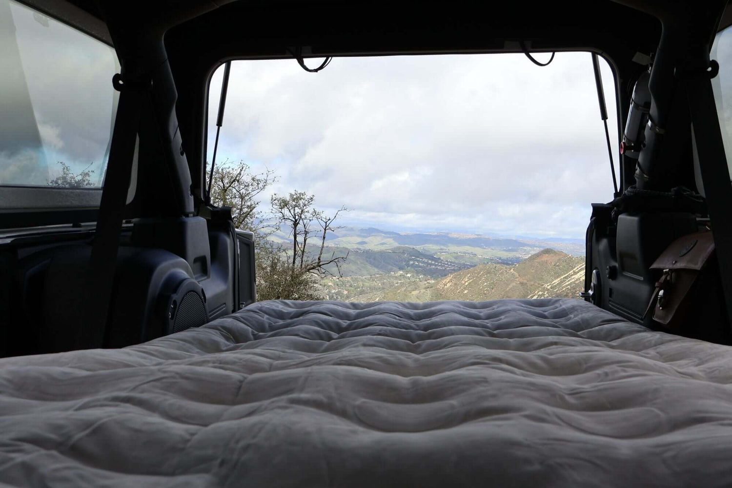 Jeep Wrangler Air Mattress - Built-in Wireless Air Pump