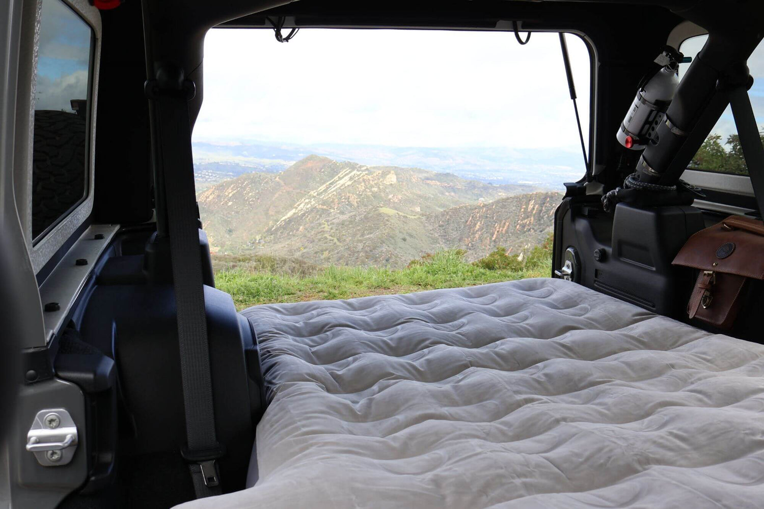 Jeep Wrangler Air Mattress - Built-in Wireless Air Pump