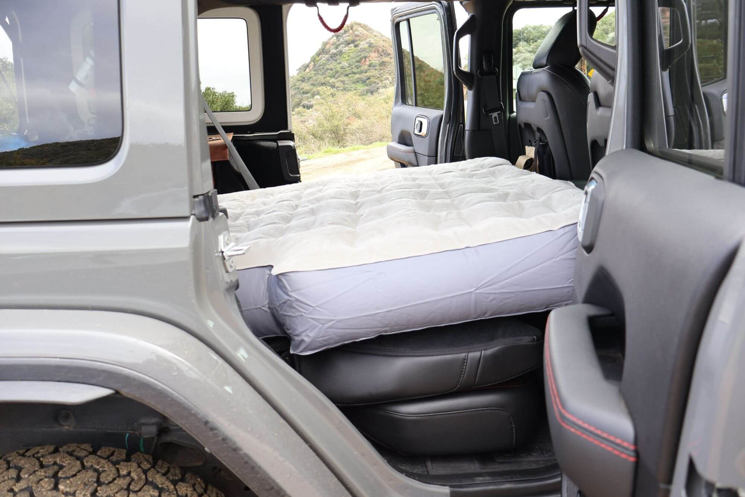 Jeep Wrangler Air Mattress - Built-in Wireless Air Pump